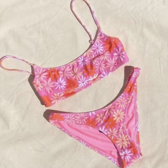 Trending Posh Party LIVE: Triangl, Chubbies, aerie & More on Poshmark